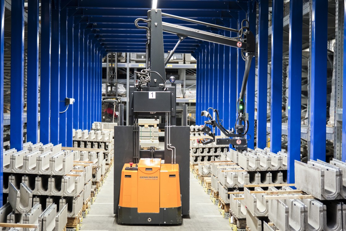 Highlights: special design, AGVs, safety | Genkinger